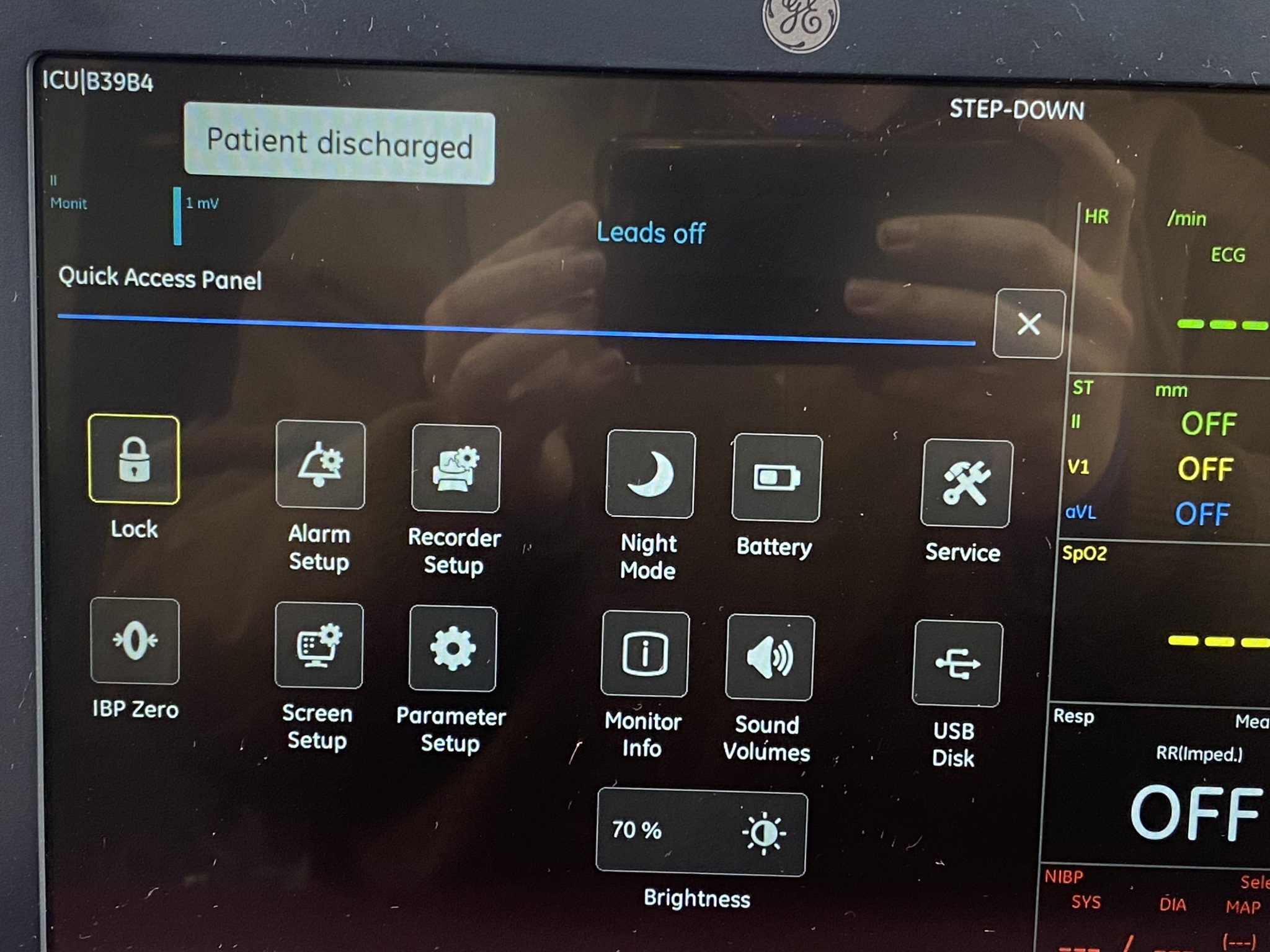 GE B125 Patient Monitor W/ GE Printer P/N 2097478-002 - Medsold