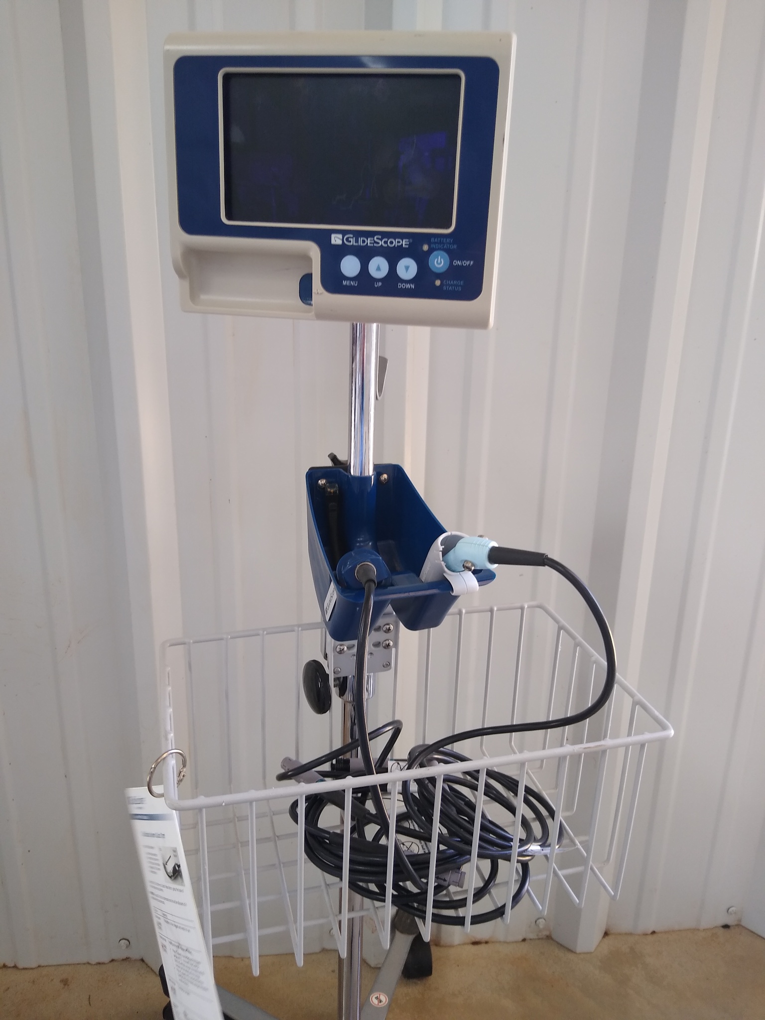 Glidescope Portable GVL Video Laryngoscope Monitor with 2 Glidescopes ...