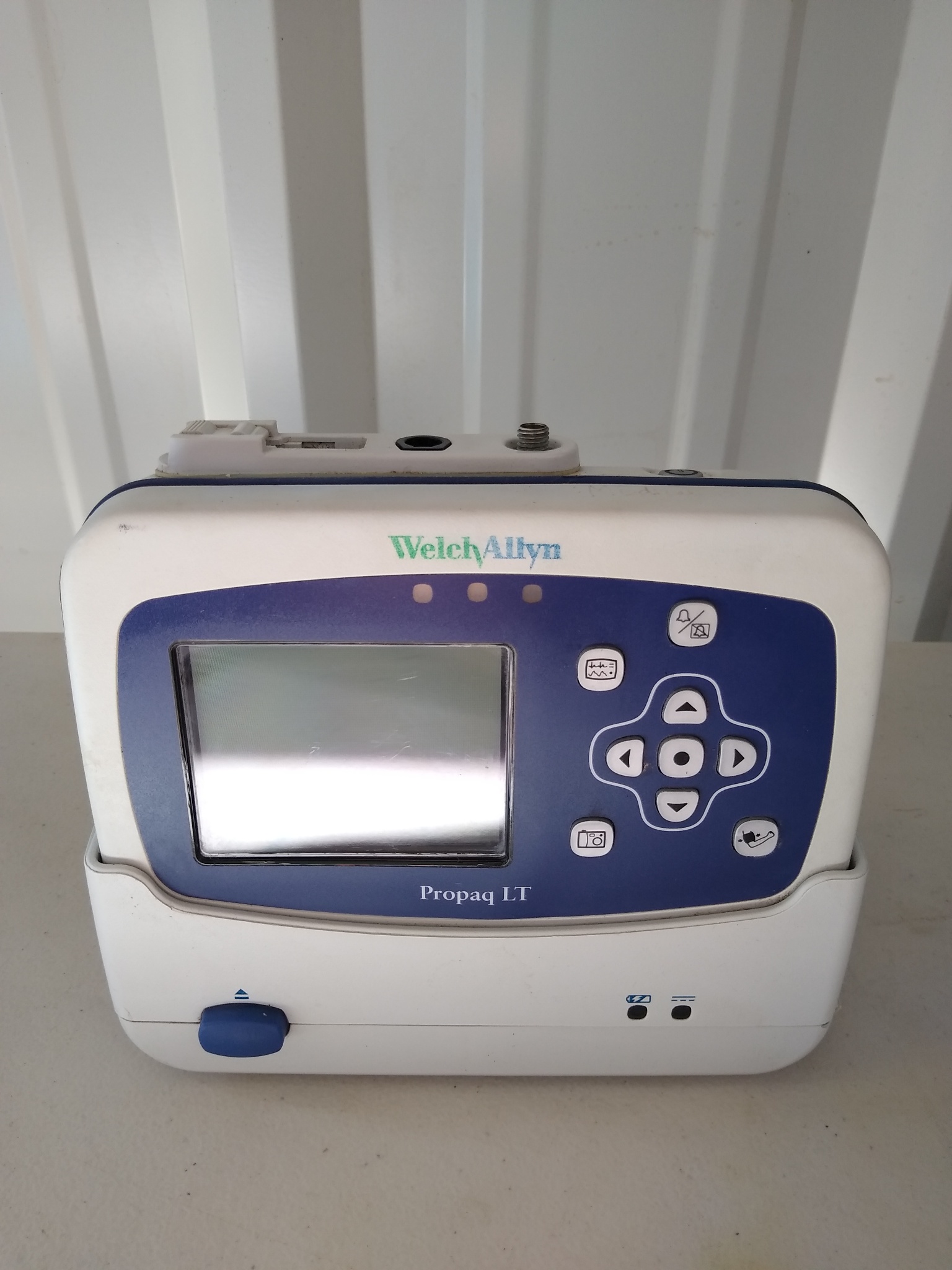 Welch Allyn Propaq LT Patient Monitor w/ Charging Cradle - Medsold