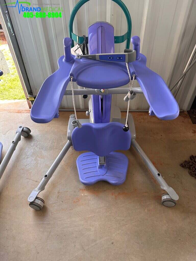 Arjo Huntleigh Sara Plus Powered Patient Lift with Remote and Battery - Medsold