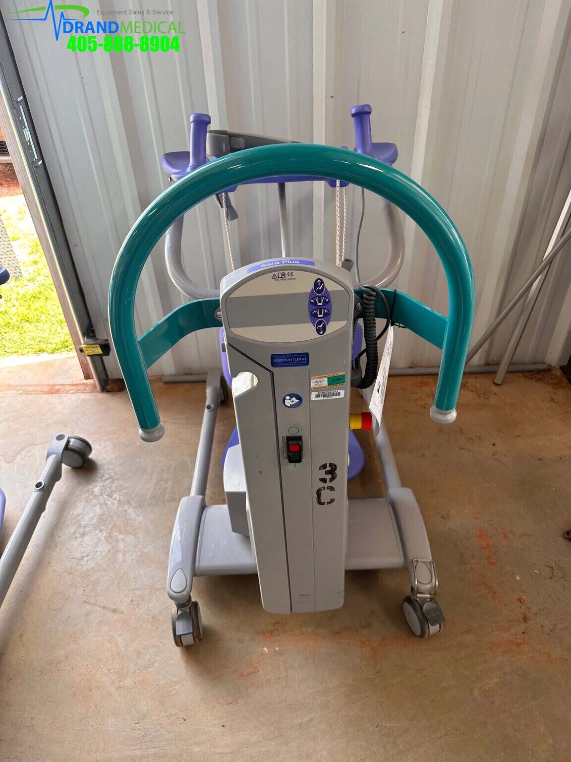 Arjo Huntleigh Sara Plus Powered Patient Lift with Remote and Battery ...