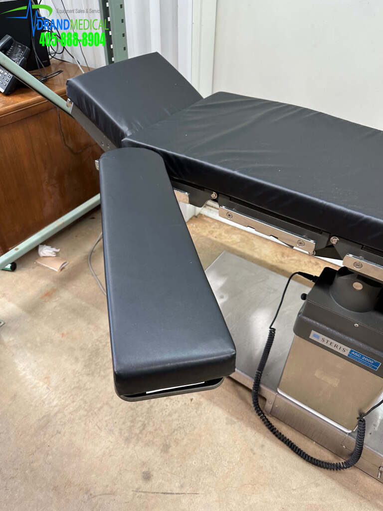 Steris ACS 2000 Surgical Table W/ Remote - Medsold