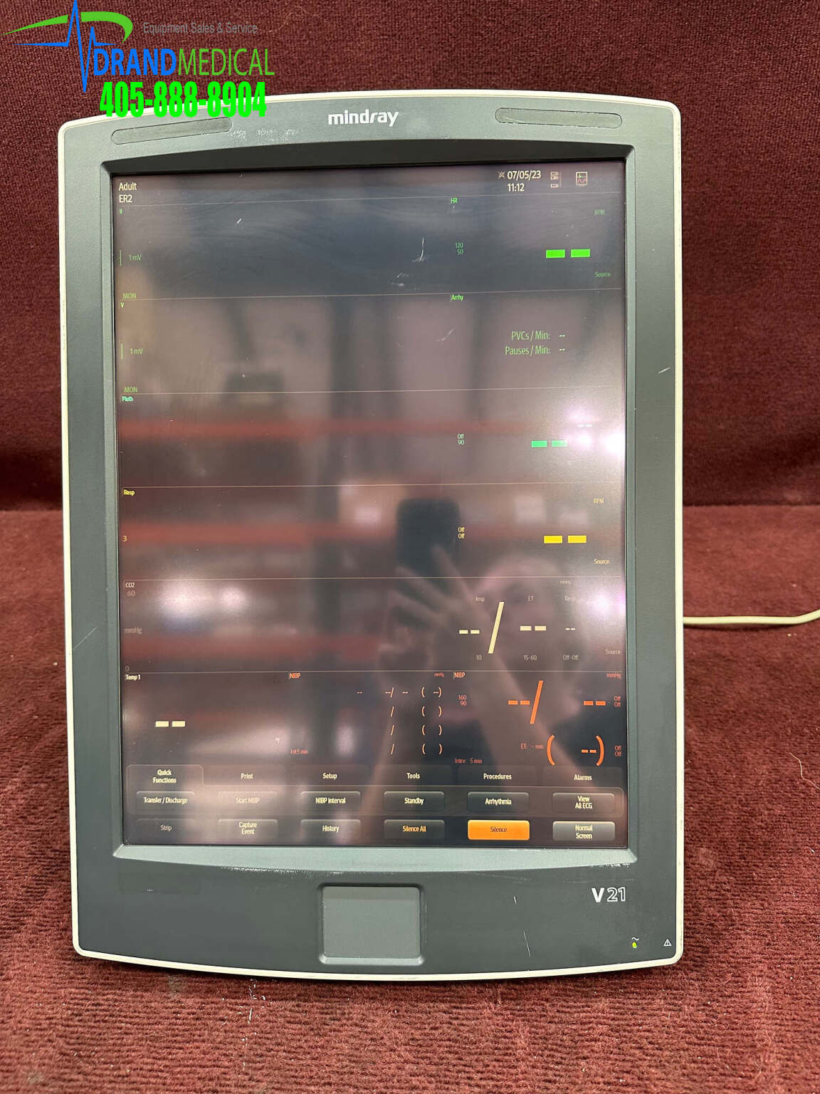 Mindray V21 Patient Monitor w/ V-Dock, V-Hub - Medsold