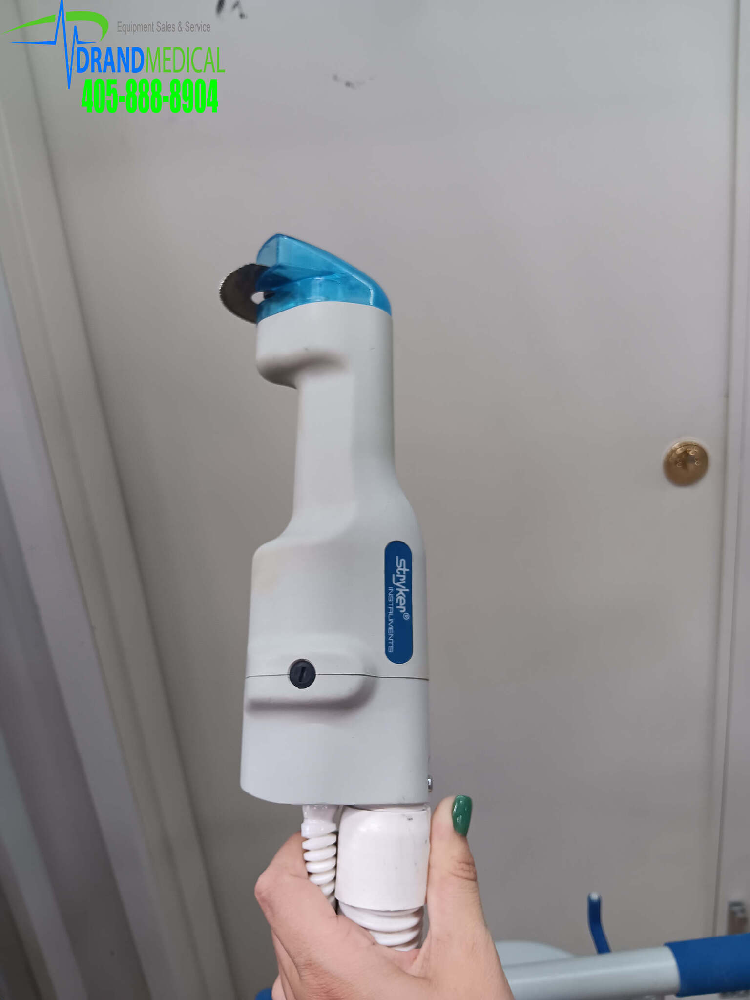 Stryker 940 Cast Cutter AND 986 CastVac w/ Mobile Stand Unit 2 - Medsold