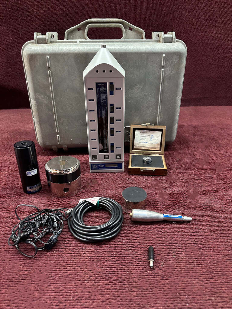 Larson Davis 800B Precision Sound Level Meter W/ Accessories W/ Pelican ...