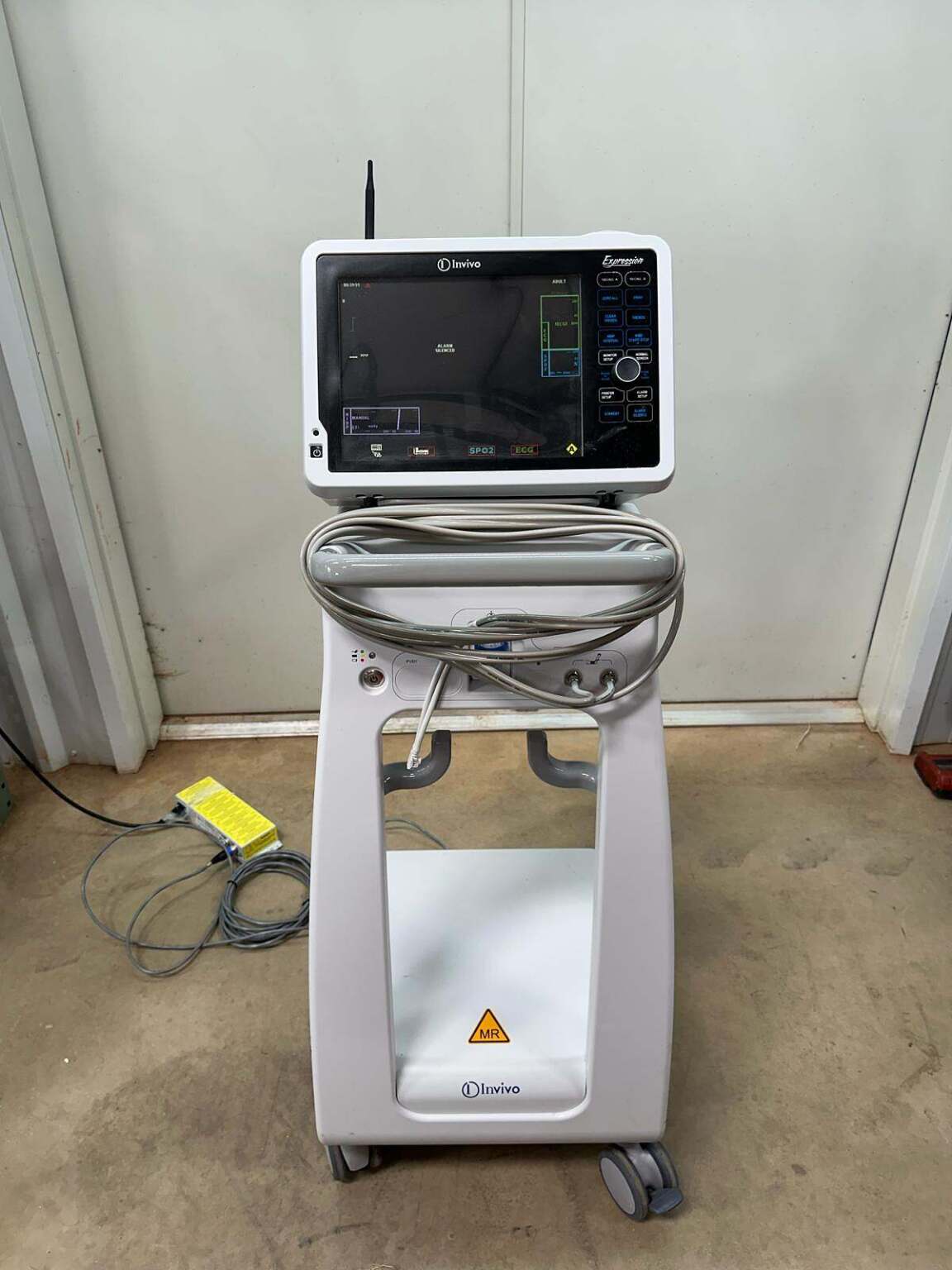 Invivo Expression MRI Patient Monitoring System Model 865214 - Medsold